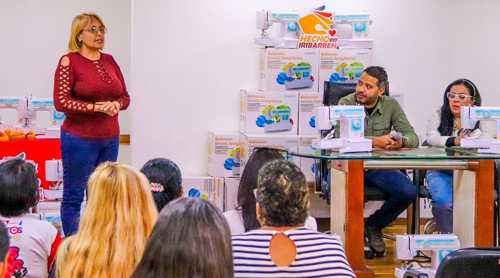Notiprensa DigitalPlan ‘Eva Perón’ | Emprendedoras reciben máquinas de ...